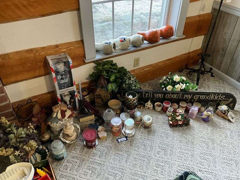Penn State Santa & snowman, misc lot of jar candles & others, country ...