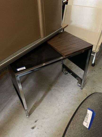 Rolling stand 34x28x20 - Hurley Real Estate & Auctions