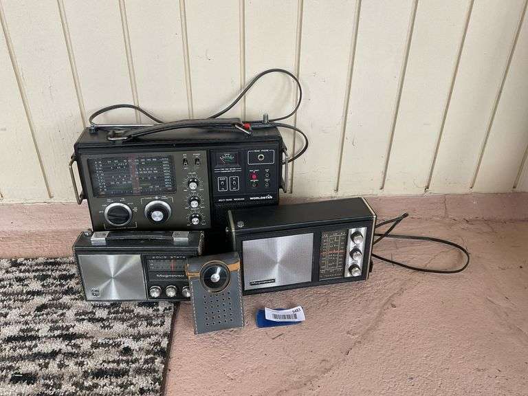 Vintage WorldStar multi-band radio, three transistor radios - Hurley ...
