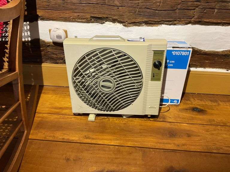 Duracraft portable fan, twin window fan - Hurley Real Estate & Auctions