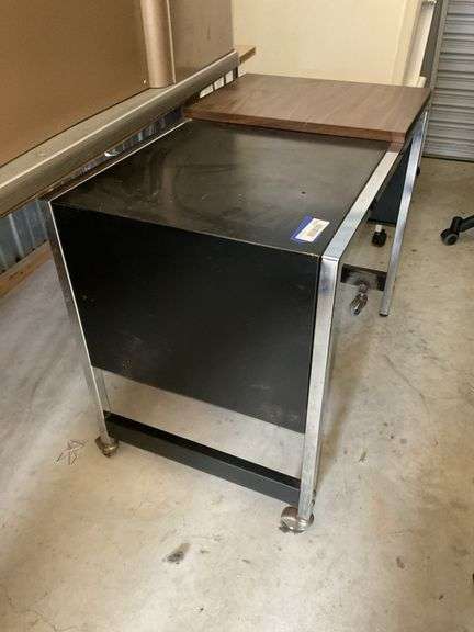 Rolling stand 34x28x20 - Hurley Real Estate & Auctions