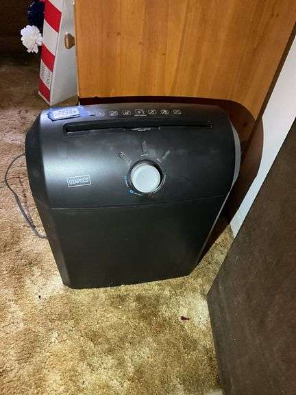 Staples paper shredder - Hurley Real Estate & Auctions