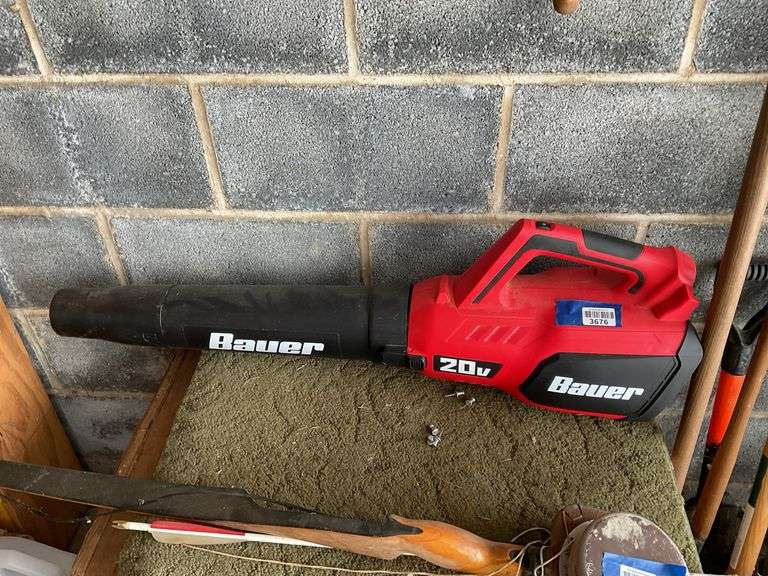 Bauer cordless leaf blower - Hurley Real Estate & Auctions