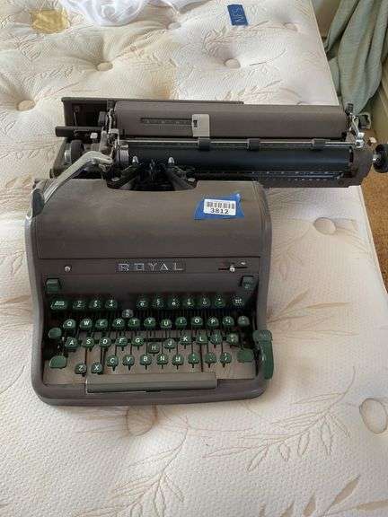 Vintage Royal manual typewriter - Hurley Real Estate & Auctions