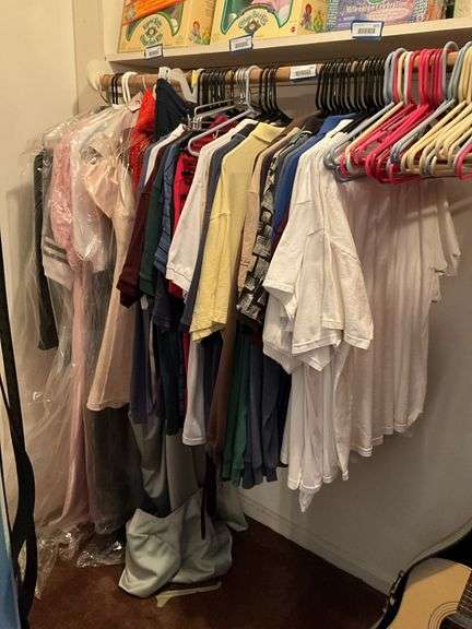 Mens & ladies clothing, Lrg/XL - Hurley Real Estate & Auctions