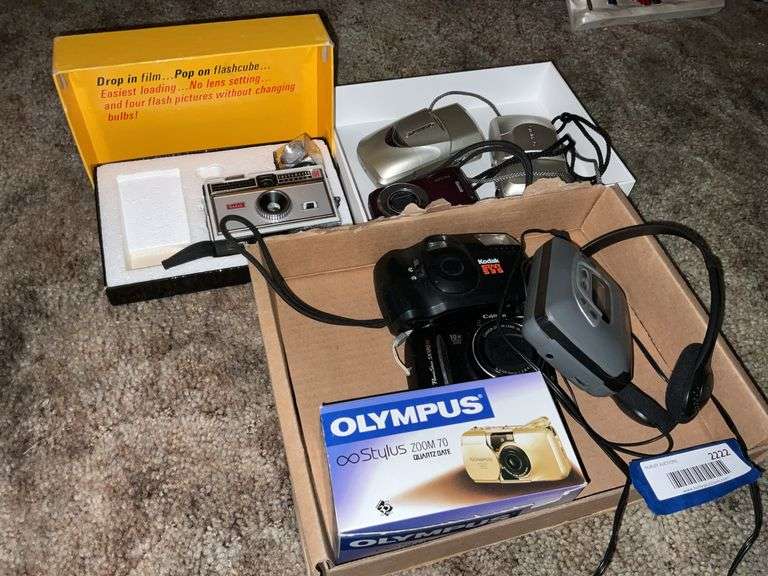 Camera - Kodak Instamatic 104 in original box, Kodak 535, three Olympus ...
