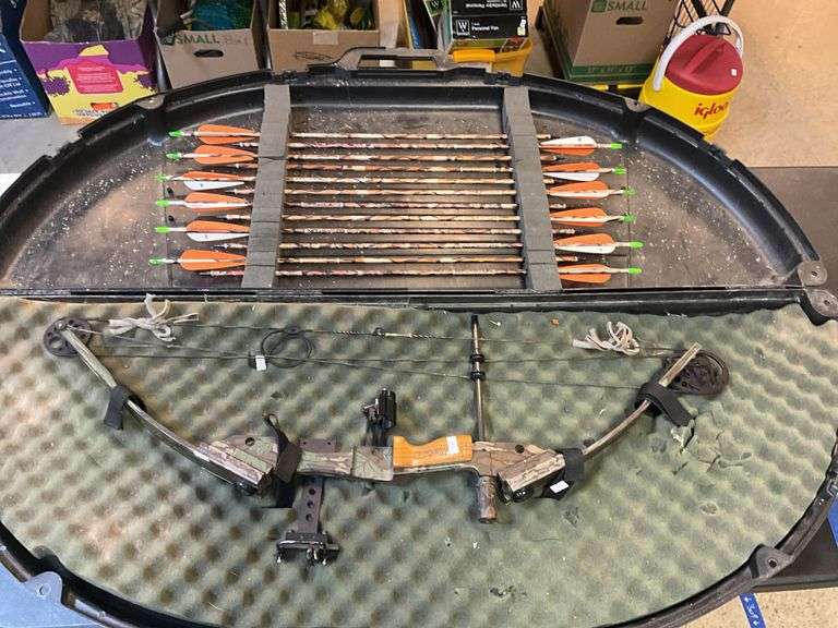 Mathews Ultra Light Compound Bow with Case, Easton Arrows and Sight ...