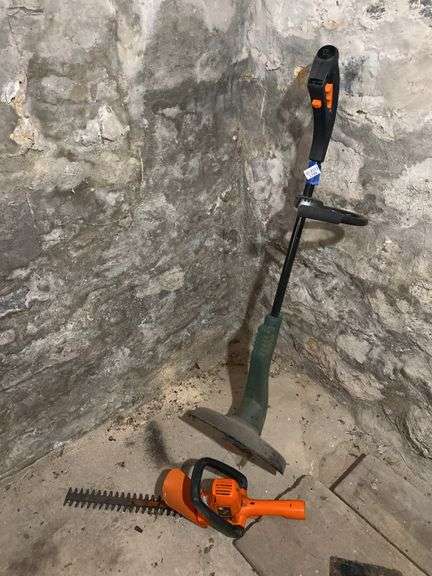 Black and Decker Grass Hog and hedge trimmer - Hurley Real Estate ...