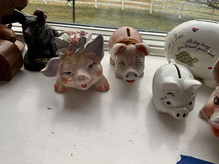 Vintage piggy banks and pig figurine - Hurley Real Estate & Auctions