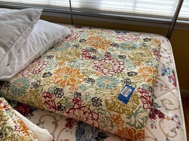 Floral bedding sets and pair of pillows - Hurley Real Estate & Auctions