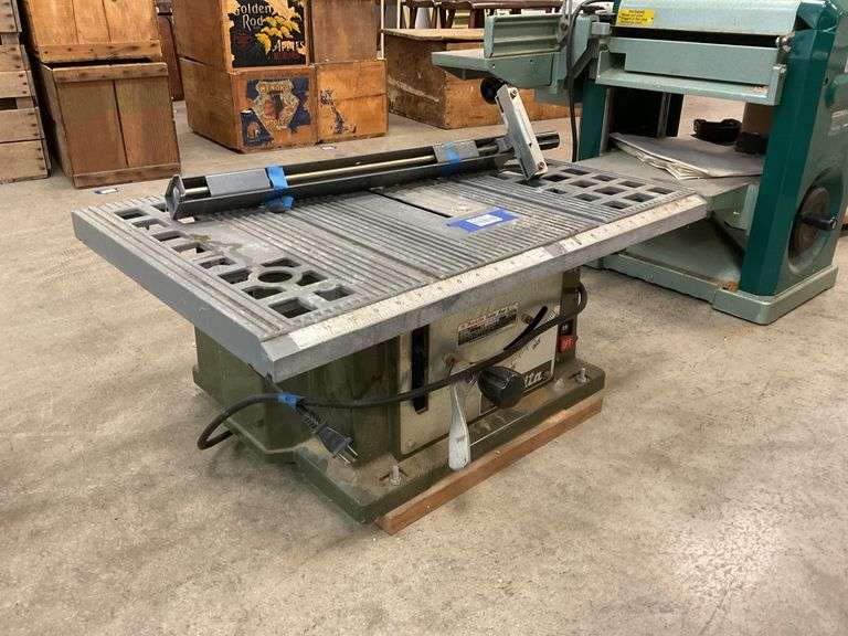 Makita table saw model: 2708 - Hurley Real Estate & Auctions