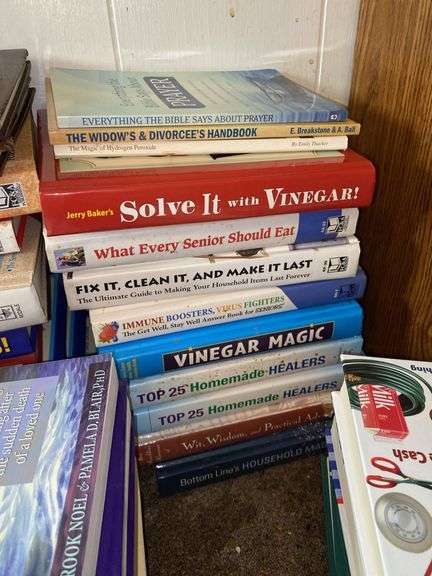 Misc book lot - hard bound & paperback - Hurley Real Estate & Auctions