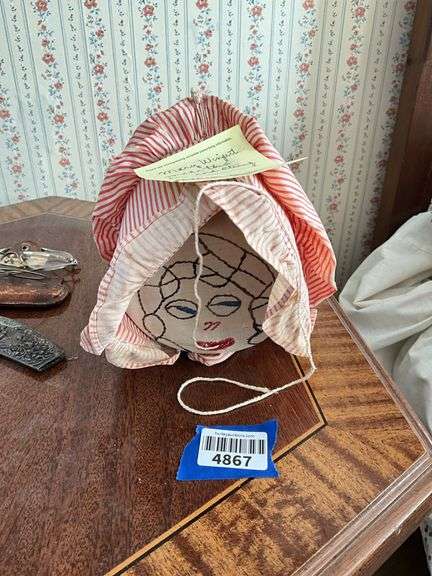Embroidered fabric sumbonnet girl string holder made by Mary Wingert ...