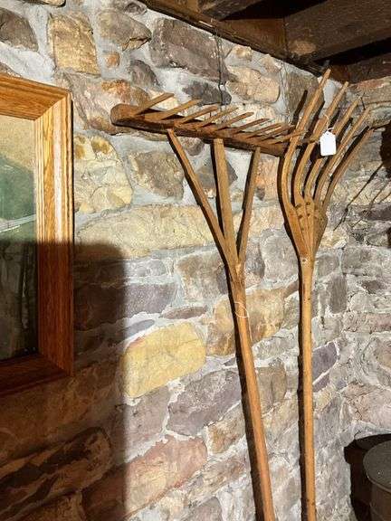 Wooden grain rake - Hurley Real Estate & Auctions
