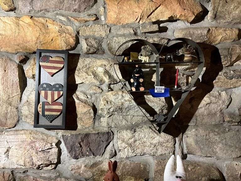 Wall hangings: country heart decor - Hurley Real Estate & Auctions