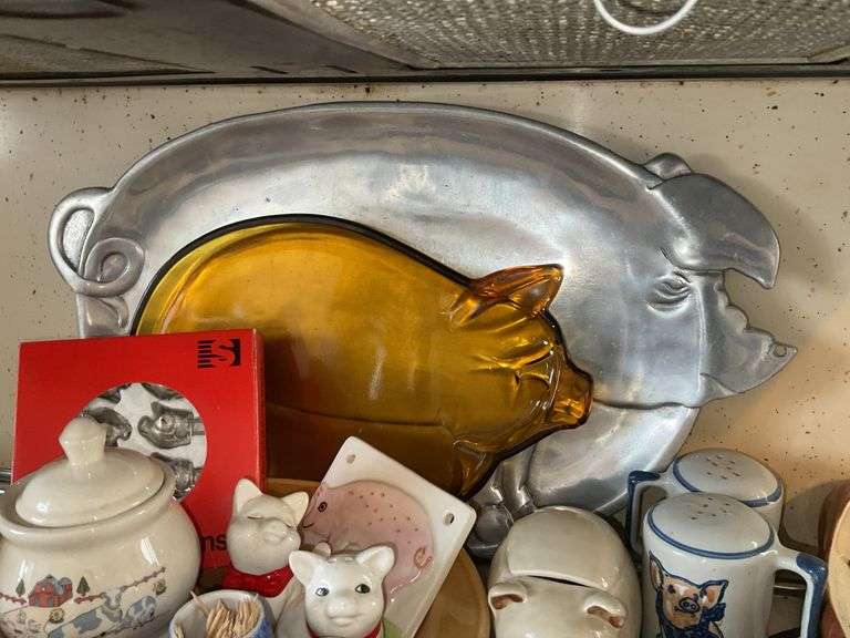 Pig theme kitchenware collection - Hurley Real Estate & Auctions