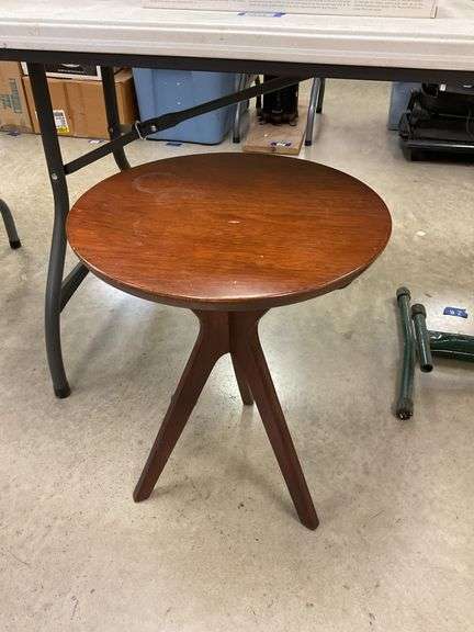 MCM round 3-legged stand - Hurley Real Estate & Auctions