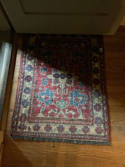 Persian style rug 30 x 36 - Hurley Real Estate & Auctions