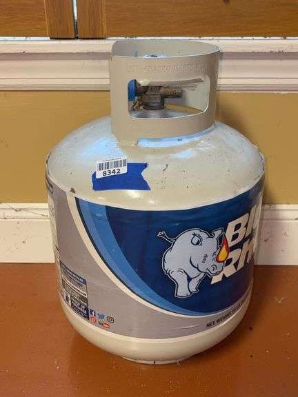 Full propane tank - Hurley Real Estate & Auctions