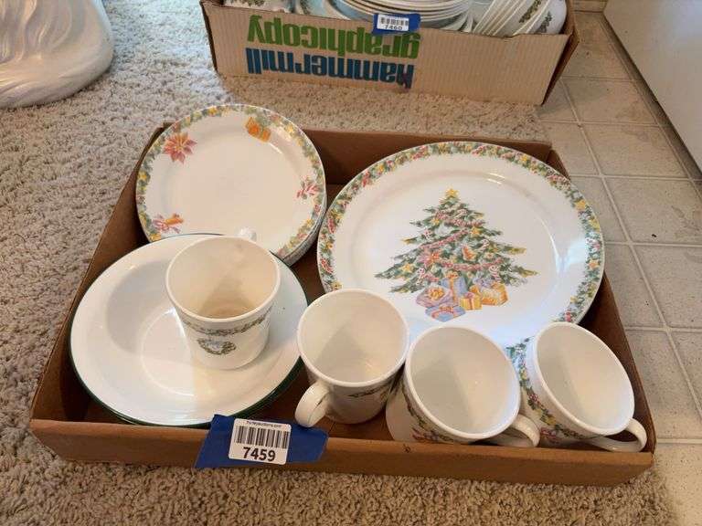 Corning Corelle "Christmas Joy" dinnerware - Hurley Real Estate & Auctions
