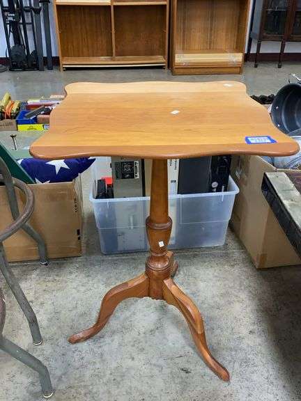 Henkel Harris square stand w/ shaped top on turned column w/ tripod ...