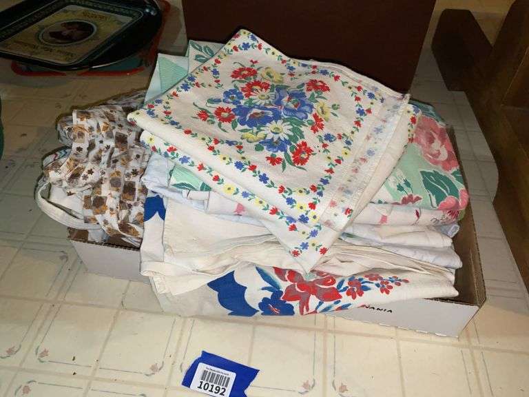 Vintage patterned tablecloths and aprons - Hurley Real Estate & Auctions