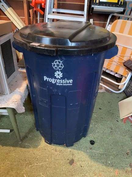 Plastic recycling can w/ lid - Hurley Real Estate & Auctions