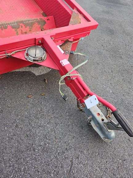 2007 Classen Trailer, Approx 3x5.5ft EZ load utility trailer, great for hauling mowers and small ...