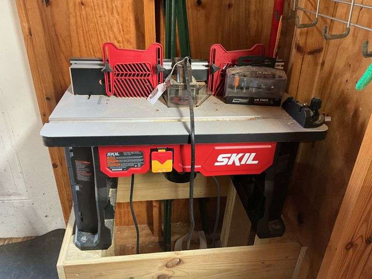 Skil SRT1039 router table on rolling stand - Hurley Real Estate & Auctions