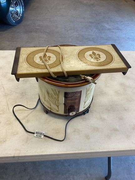 Crock pot, hot plate - Hurley Real Estate & Auctions