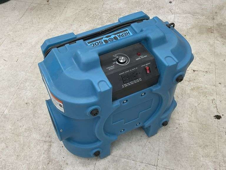 AIR SCRUBBER, DEFEND AIR movement: 250–500 CFM Circuit maximum HEPA ...