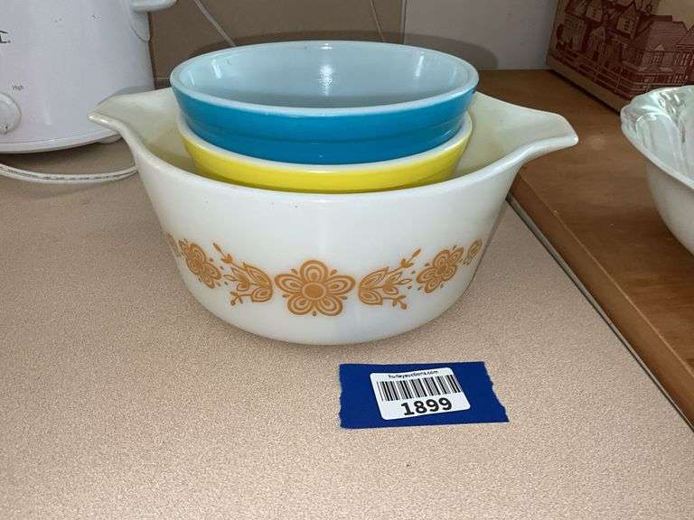 Vintage Pyrex gold Butterfly Cinderella baking dish, blue and yellow ...