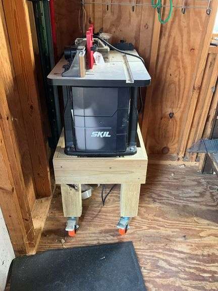 Skil SRT1039 router table on rolling stand - Hurley Real Estate & Auctions