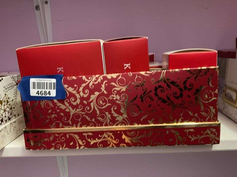 Hallmark Christmas ornaments in boxes - Hurley Real Estate & Auctions