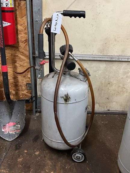 Roughneck Air-Operated Oil Extractor - Hurley Real Estate & Auctions