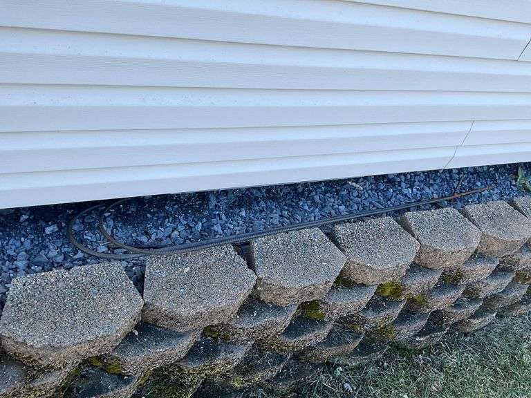 Shepherd's hooks lot - Hurley Real Estate & Auctions