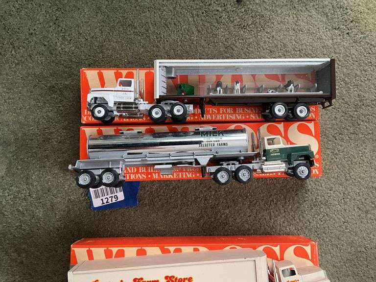 Two Winross model trucks w/ boxes - Hurley Real Estate & Auctions