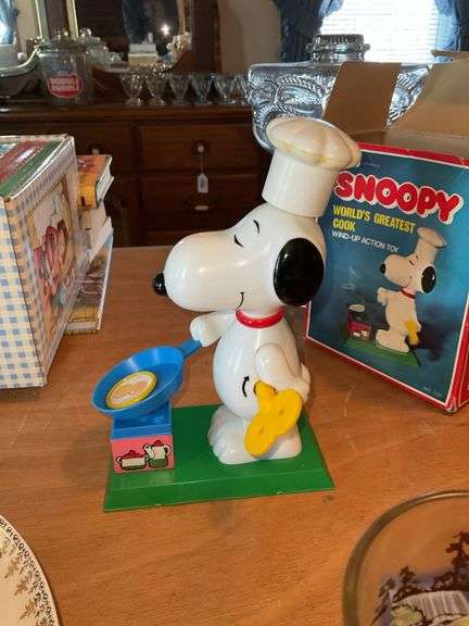 Snoopy cook wind-up toy in box - Hurley Real Estate & Auctions