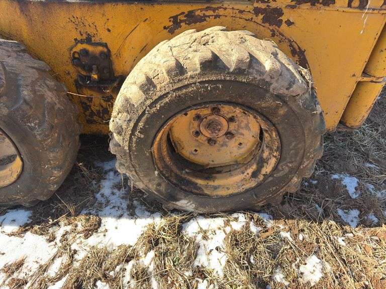 Gehl 4600 skid steer 1190 hours. Stored in shed. Has been sitting for ...
