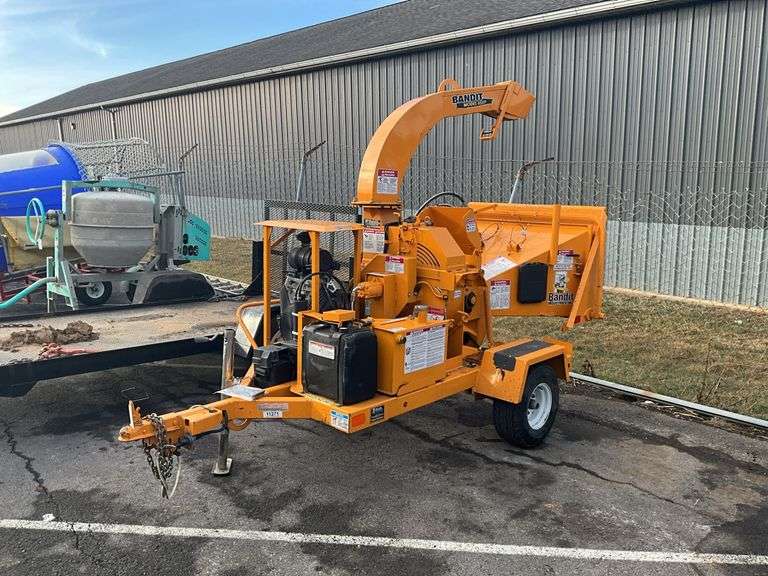 Bandit industries wood chipper model 65XP, 35 hp vanguard gasoline ...
