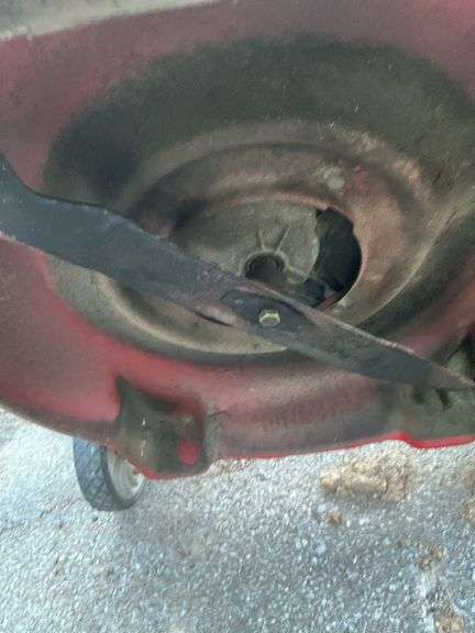 Yard Machines 20in side discharge mower w/ Briggs and Stratton 300E 125 ...