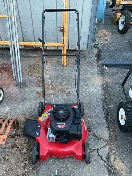 Yard Machines 20in side discharge mower w/ Briggs and Stratton 300E 125 ...
