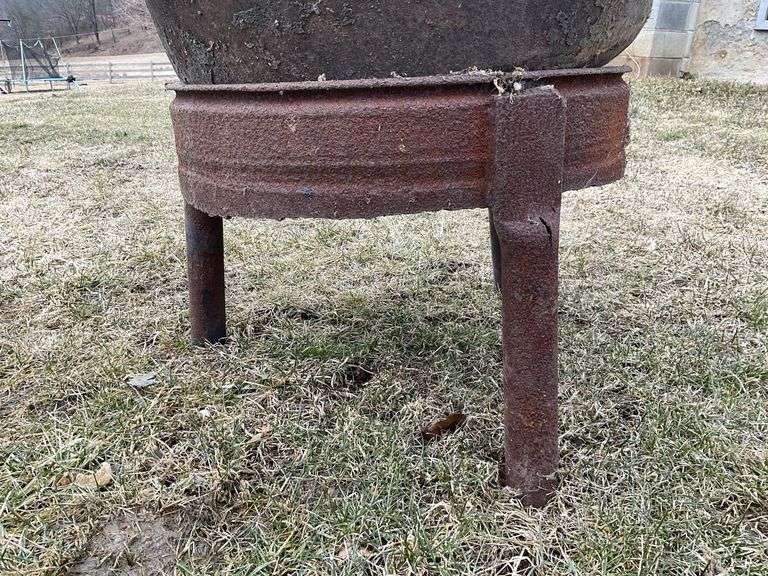 Butcher kettle, 3 foot - Hurley Real Estate & Auctions