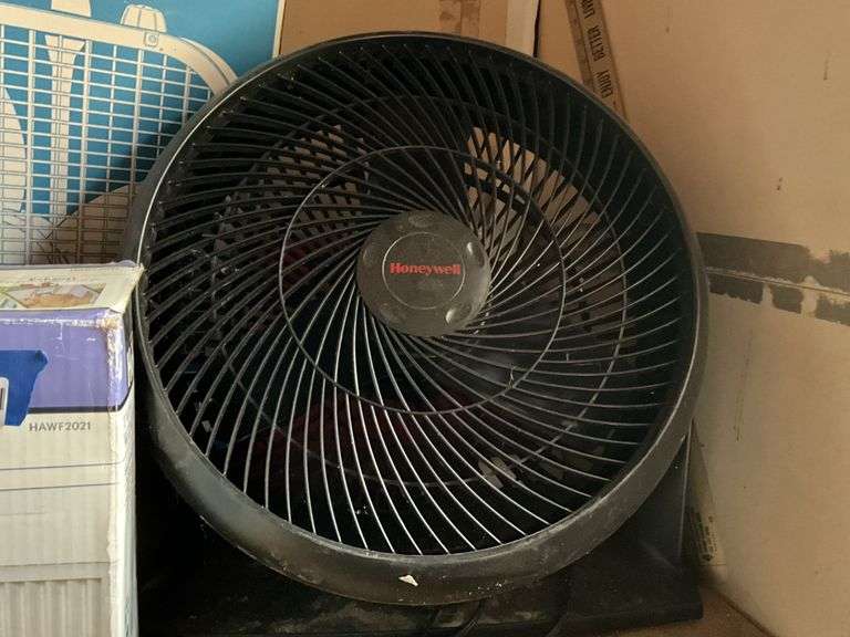 Box fan, window fan, table fan - Hurley Real Estate & Auctions