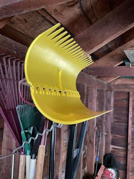 Rake/scoop, lawn and garden rakes - Hurley Real Estate & Auctions