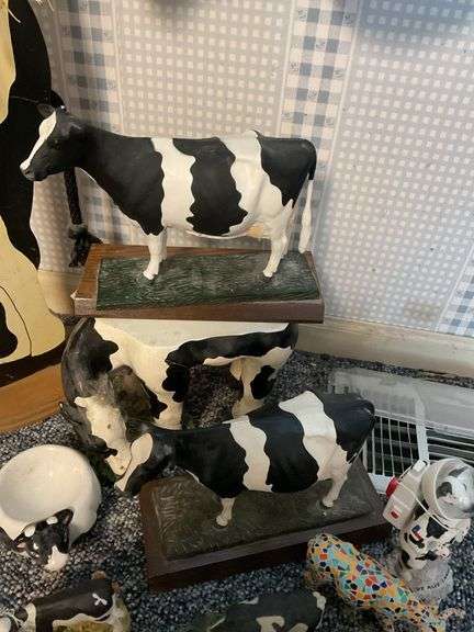 Cow figures and decor items lot - Hurley Real Estate & Auctions