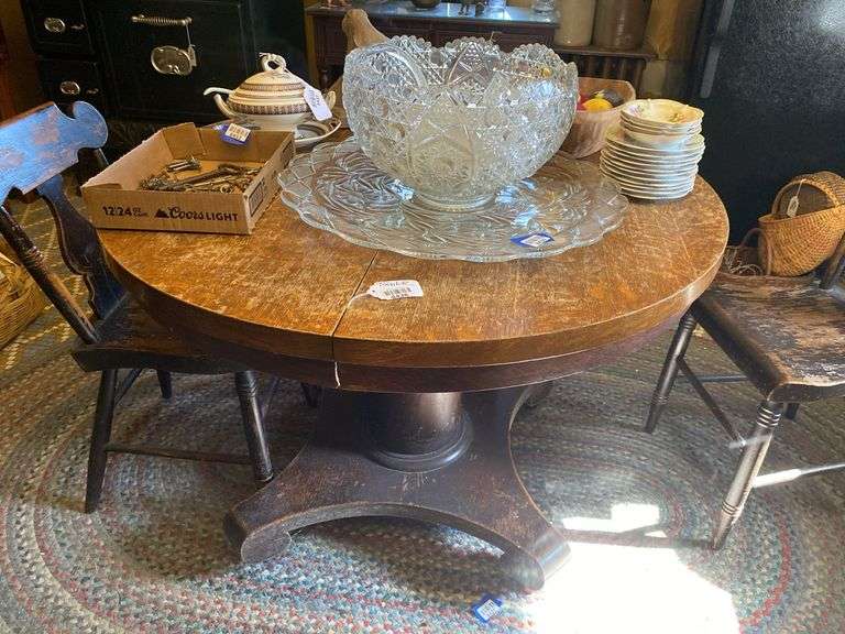 Round oak pedestal table w/ scroll feet - no contents 42x42x29.5 ...