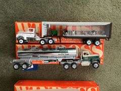 Two Winross model trucks w/ boxes - Hurley Real Estate & Auctions
