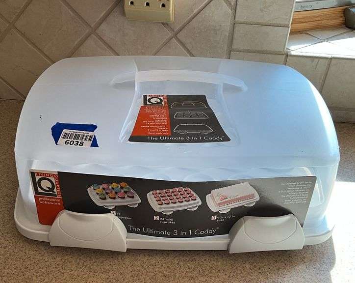 Living Quarters plastic cake caddy - Hurley Real Estate & Auctions