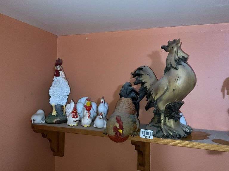 Rooster and chicken figures/figurines - Hurley Real Estate & Auctions